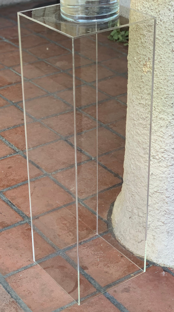 Acrylic Lucite Columns – 3 Little Birds Event Planning